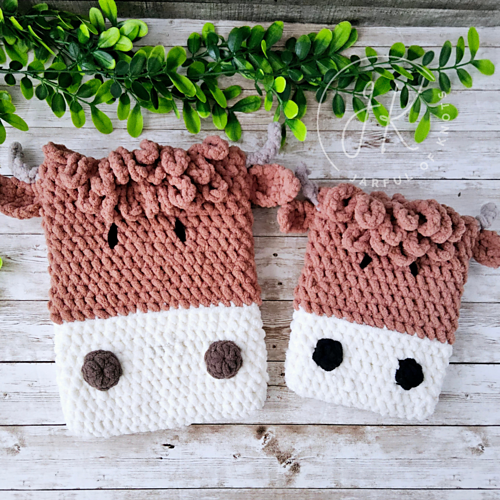 Ravelry: Highland Cow Tablet Sleeve pattern by Chung Yang