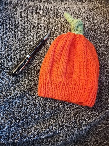 Ravelry: Pumpkin Baby Hats pattern by marianna mel