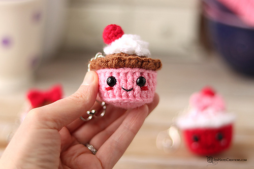 Ravelry: Cupcake Keychain pattern by Jen Hayes
