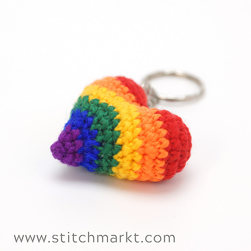 Ravelry: Rainbow Heart Keychain pattern by JenPattern