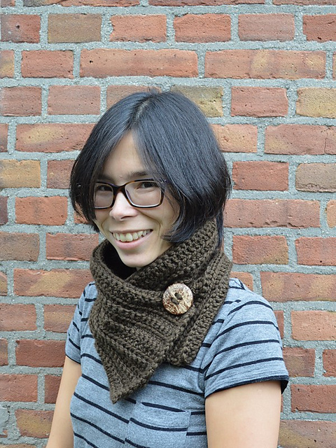 Ravelry: Easy button scarf pattern by Janin Wensink
