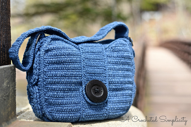 Ravelry: Chain Link Cable Bag pattern by Jennifer Renaud
