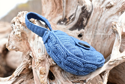 Ravelry: Chain Link Cable Bag pattern by Jennifer Renaud