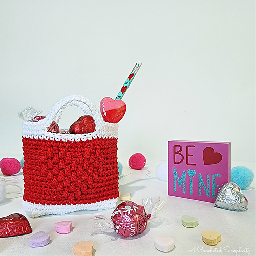 Ravelry: Valentine Treat Bags pattern by Jennifer Renaud