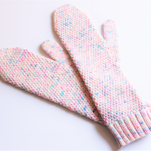 Ravelry: Twiddle Mittens pattern by Jessica Gore