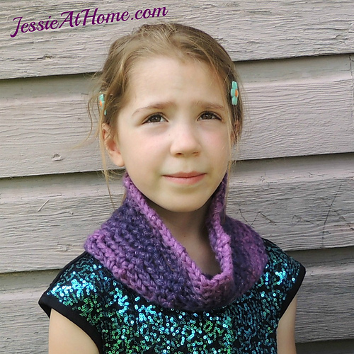 Ravelry: Mommy and Me Infinite Twilight Cowls pattern by Jessie Rayot