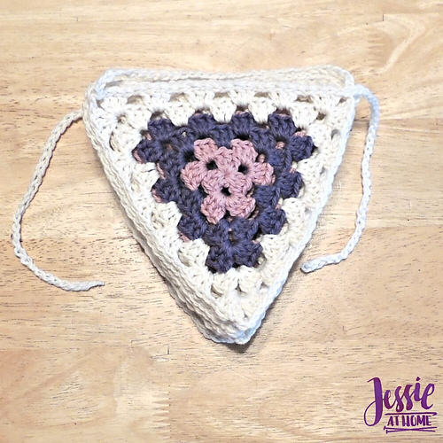 Ravelry: Granny Triangle Bunting pattern by Jessie Rayot