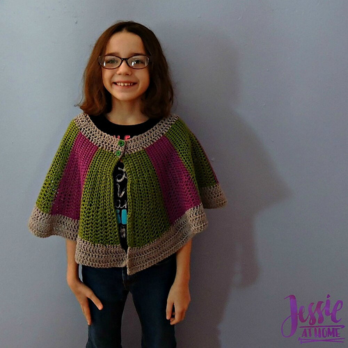 Ravelry: Chic Little Cape pattern by Jessie Rayot