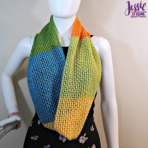 Ravelry: Quintet Cowl pattern by Jessie Rayot