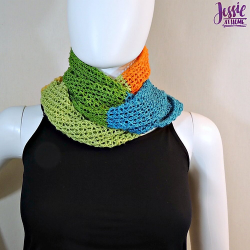 Ravelry: Quintet Cowl pattern by Jessie Rayot