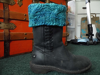 Ravelry: Cozy Cabled Boot Cuffs pattern by Jessica Gingerich