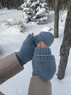Ravelry: Flip Top Mittens pattern by Jackie Henderson