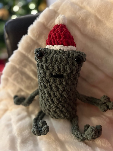 Ravelry: Splat the Christmas Frog pattern by Jamie Lynn