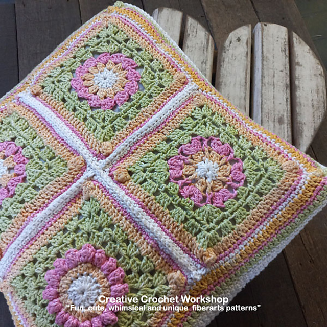 Ravelry: Hip Granny Square Throw Cushion pattern by Joanita Theron