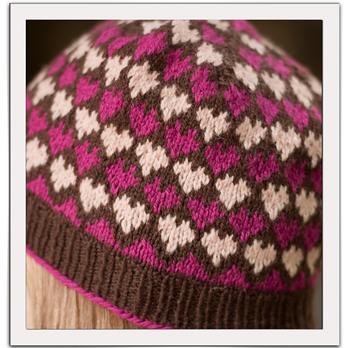 Ravelry: ﹤3s! Hat pattern by Jocelyn Tunney