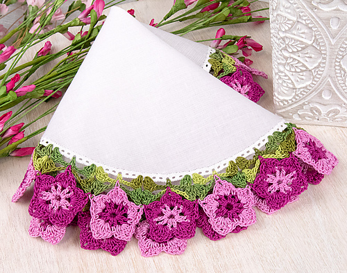 Ravelry: Pretty Posey Doily Edging pattern by Joyce Geisler