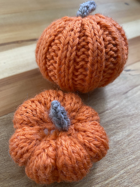 Ravelry: Tiny Pumpkins pattern by The Knit Guru