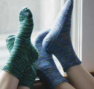 Ravelry: Three-Point Socks pattern by Jeny Staiman
