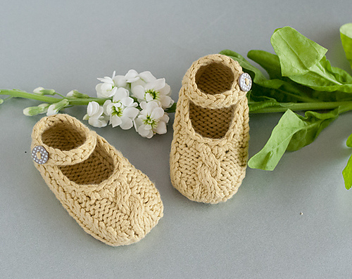 Ravelry: Mary Jane Shoe pattern by Julia Adams Patterns