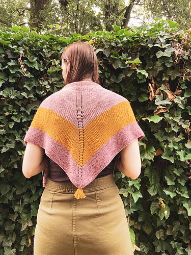 Ravelry: KISS Shawl pattern by Juliette Pécaut