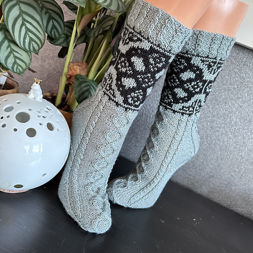 Ravelry: Celtic Cross / Cros Cheilteach Socks pattern by Anna Mäkilä