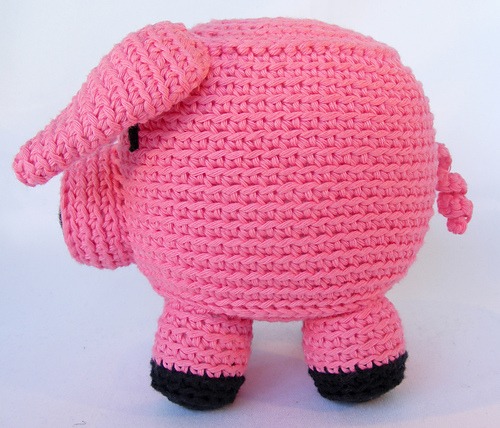 Ravelry: Cube Pig pattern by Skeins Away (Emma Field)