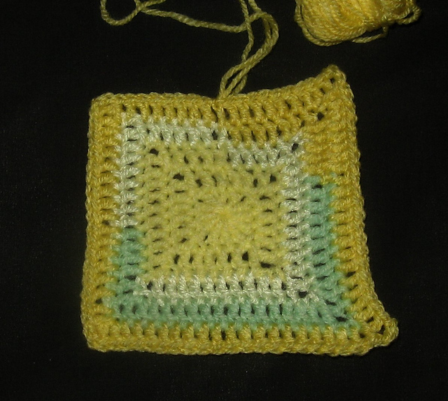 Ravelry: Justdunny's No-hole corner granny square - 2 turn ch!!