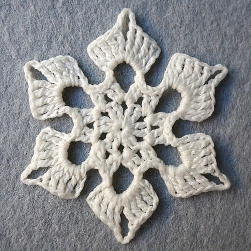 Ravelry: Cotinga Snowflake pattern by Jessica Wifall
