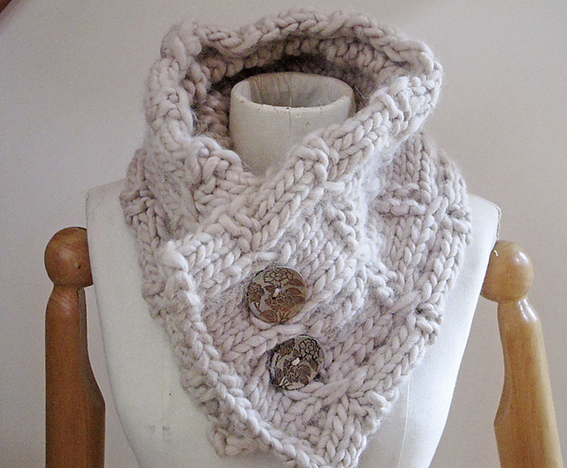 Ravelry: Chunky Alpaca Cowl pattern by Jess Wrobel