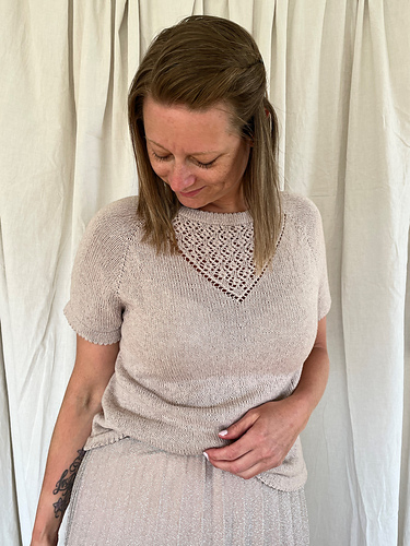 Ravelry: Cosmos tee pattern by KNITlig