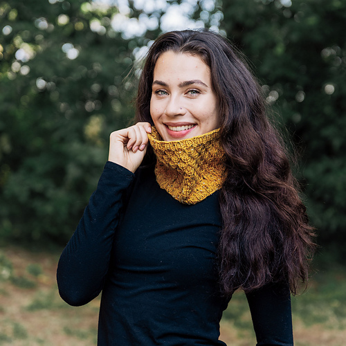 Ravelry: Pass The Honey Cowl pattern by Joy Friedman