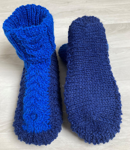 Ravelry: The Smurf slippers pattern by Kaarel Kalatraaler