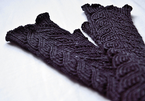Ravelry: Goth Mitts pattern by Nicole Eitzinger