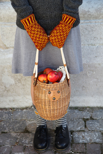 Ravelry: Wisby mittens pattern by Sofia Capelle