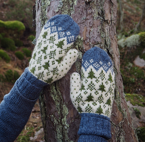 Ravelry: Heart of the Forest Mittens pattern by Sofia Capelle