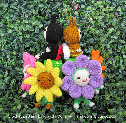 Ravelry: Bee, sunflowers and ladybug amigurumi pattern by Sayjai ...