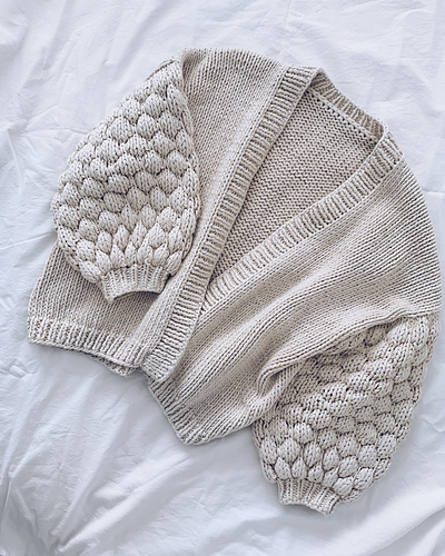 Ravelry: Hubble Bubble Cardigan Light pattern by Katharina von Blumenthal