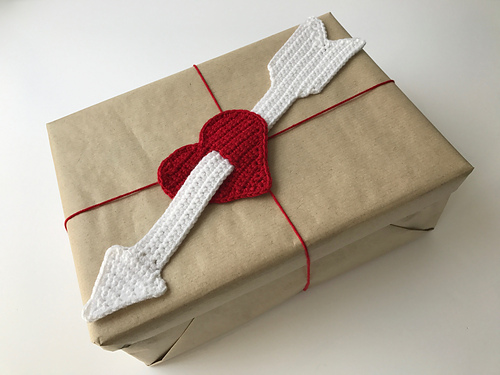 Ravelry: 135 Cupid's arrow and heart bookmark or decor pattern by ...