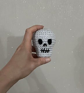 Ravelry: Skull pattern by Katy Walley