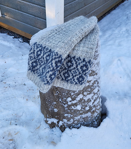 Ravelry: Talvinen vaellus / Winter hike pattern by Kati Rauva