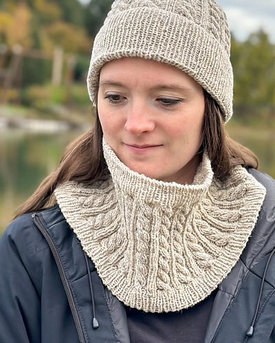 Ravelry: Tryon Creek Cowl pattern by Kay Hopkins