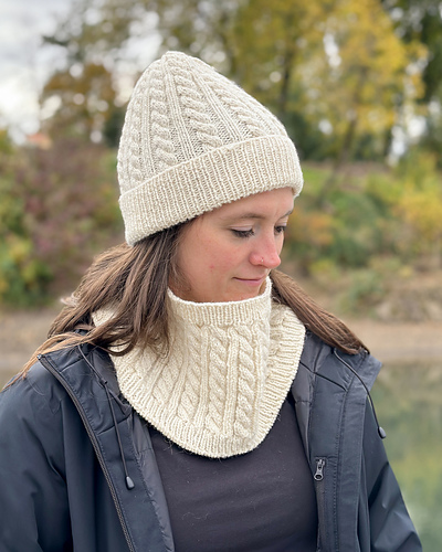 Ravelry: Tryon Creek Cowl pattern by Kay Hopkins