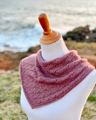 Ravelry: Making Waves Cowl pattern by Kay Hopkins