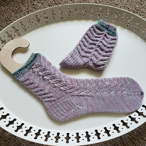 Ravelry: Sparrow Socks pattern by Sandra C