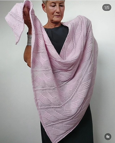 Ravelry: Khaleesi Shawl pattern by Kerstin Ritter