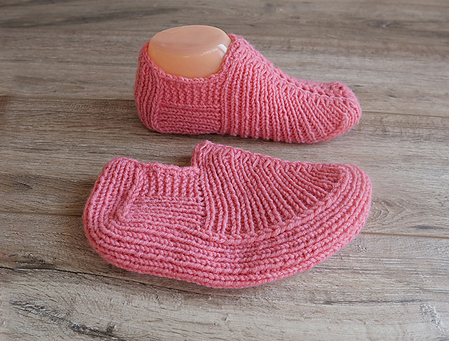 Ravelry: Seamless slippers pattern by Katerina Mushyn