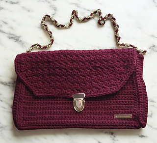 Ravelry: Easy Crochet Handbag pattern by Kimberley Coughlin