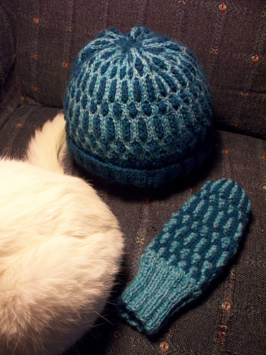 Ravelry: Uljhan Beanie pattern by DesiLoop