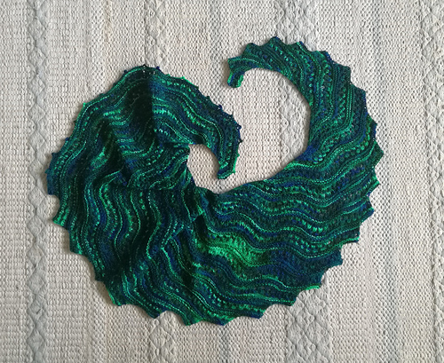 Ravelry: Curly dragon tail scarf pattern by Kirsi Silainen