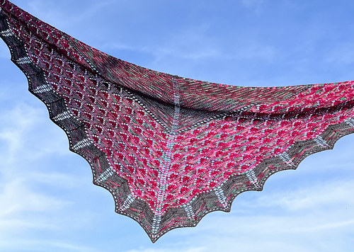 Ravelry: Unverblümt Tuch pattern by FadenStille